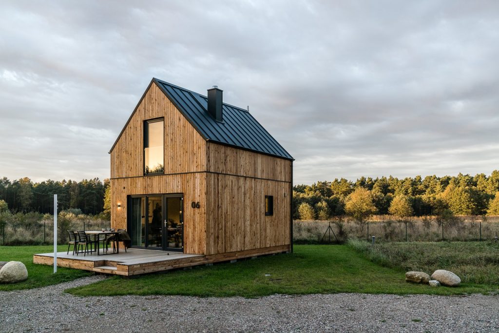 共鳴する現実と鏡の中の世界「見えない小屋」 | YADOKARI.net